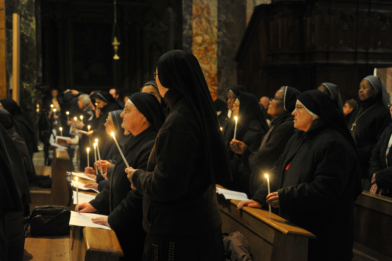 Giornata della Vita consacrata: religiose e religiosi in preghiera per ...